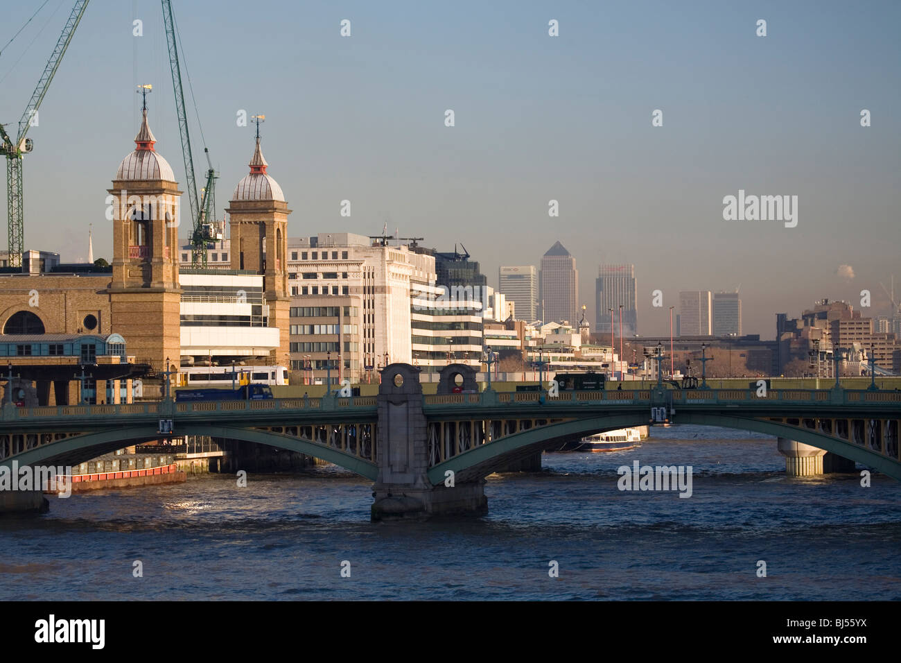 Looking downstream on the River Thames in the late afternoon Stock ...