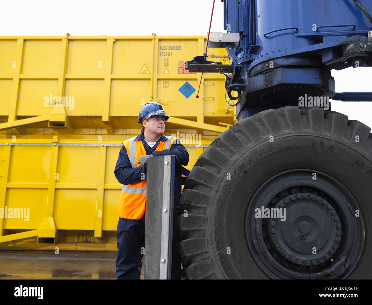 Port machinery hi-res stock photography and images - Alamy