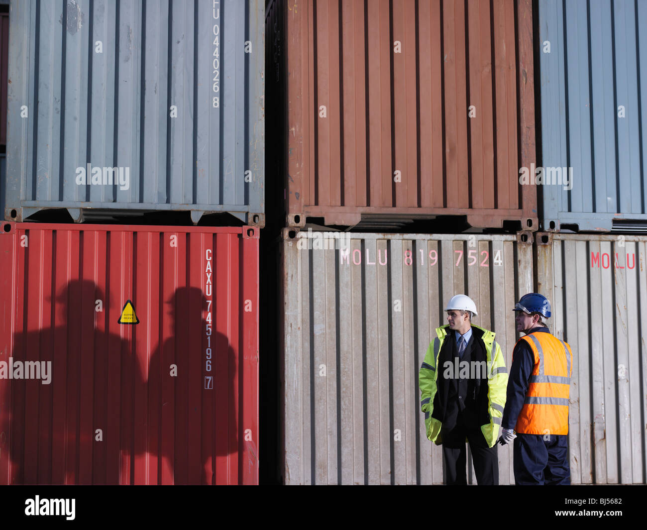 Port workers shipping containers hi-res stock photography and images ...
