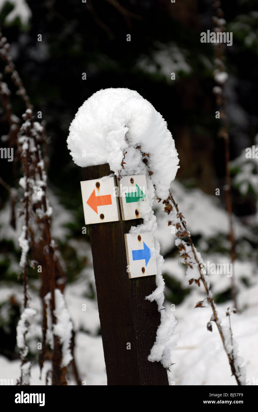 Direction arrows hi-res stock photography and images - Alamy