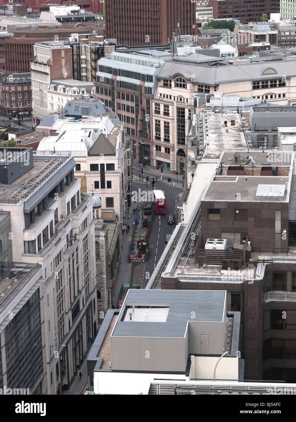 London skyline bus hi-res stock photography and images - Alamy