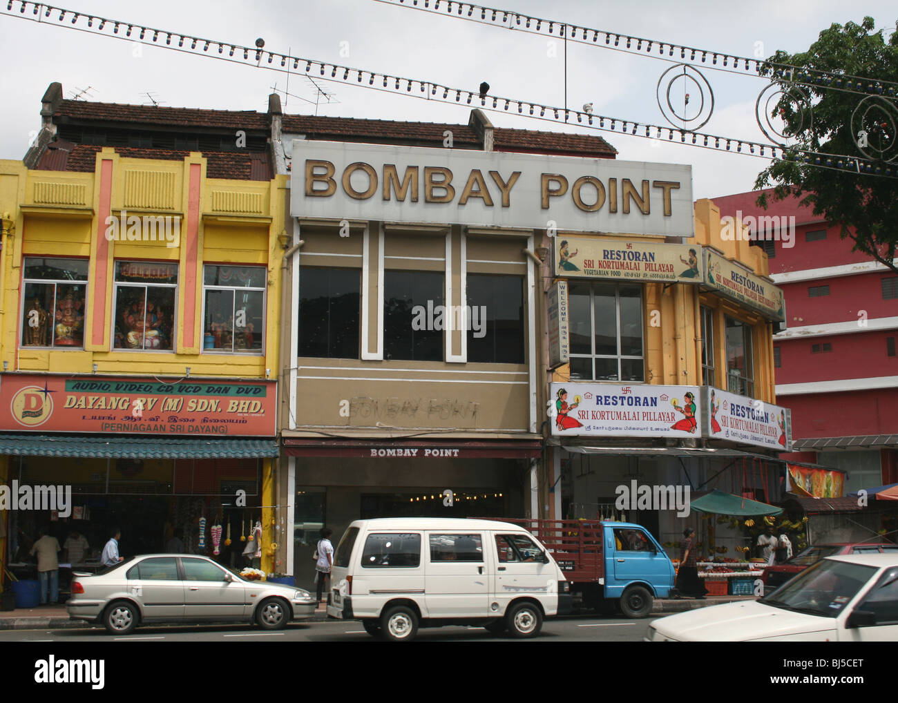 Bombay street scene hi-res stock photography and images - Alamy