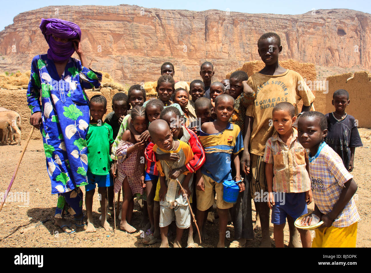 Africa Boni Kids Mali Mountain Rock Street Men Stock Photo - Alamy
