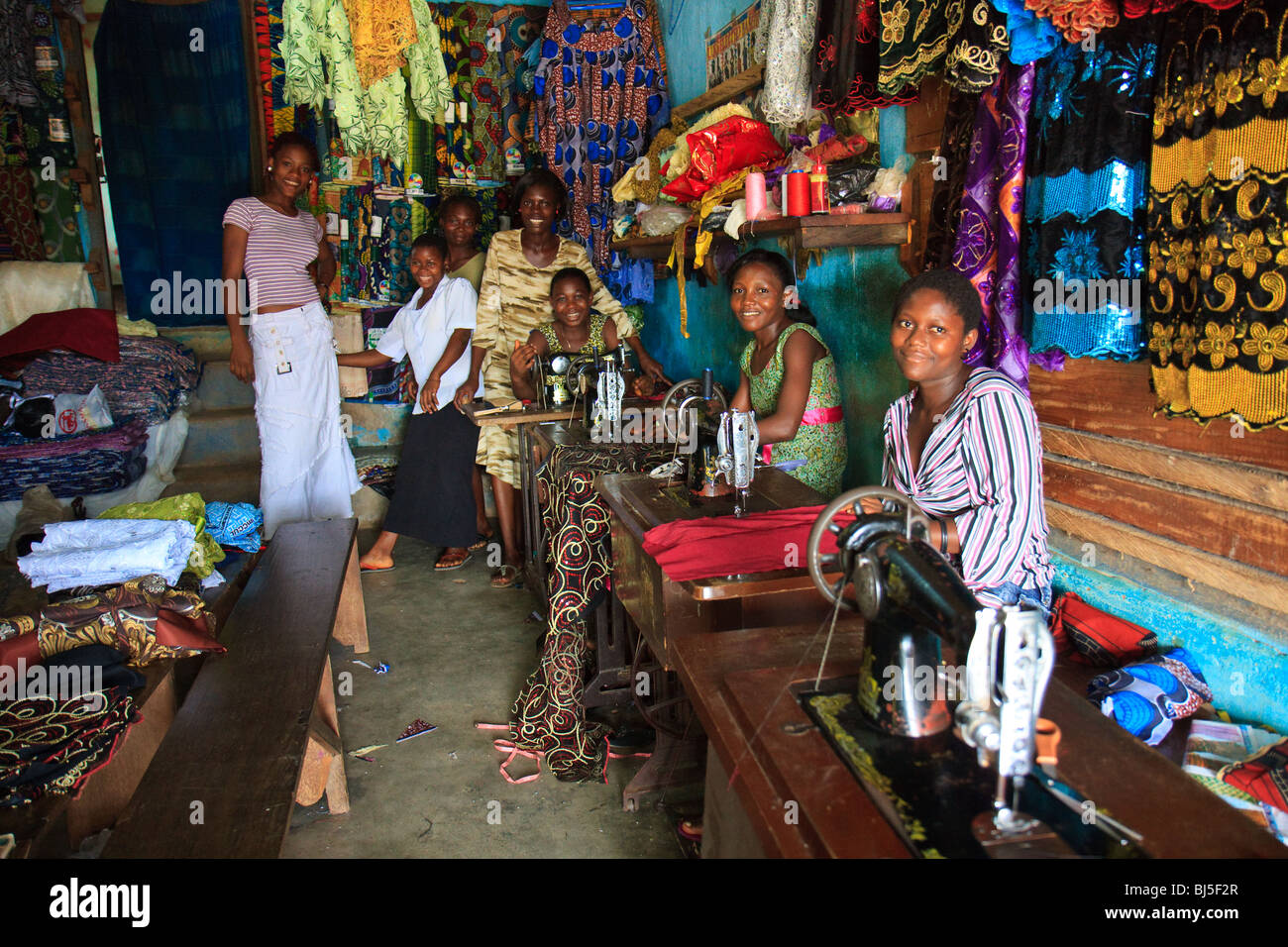 Shopkeeper africa hi-res stock photography and images - Alamy