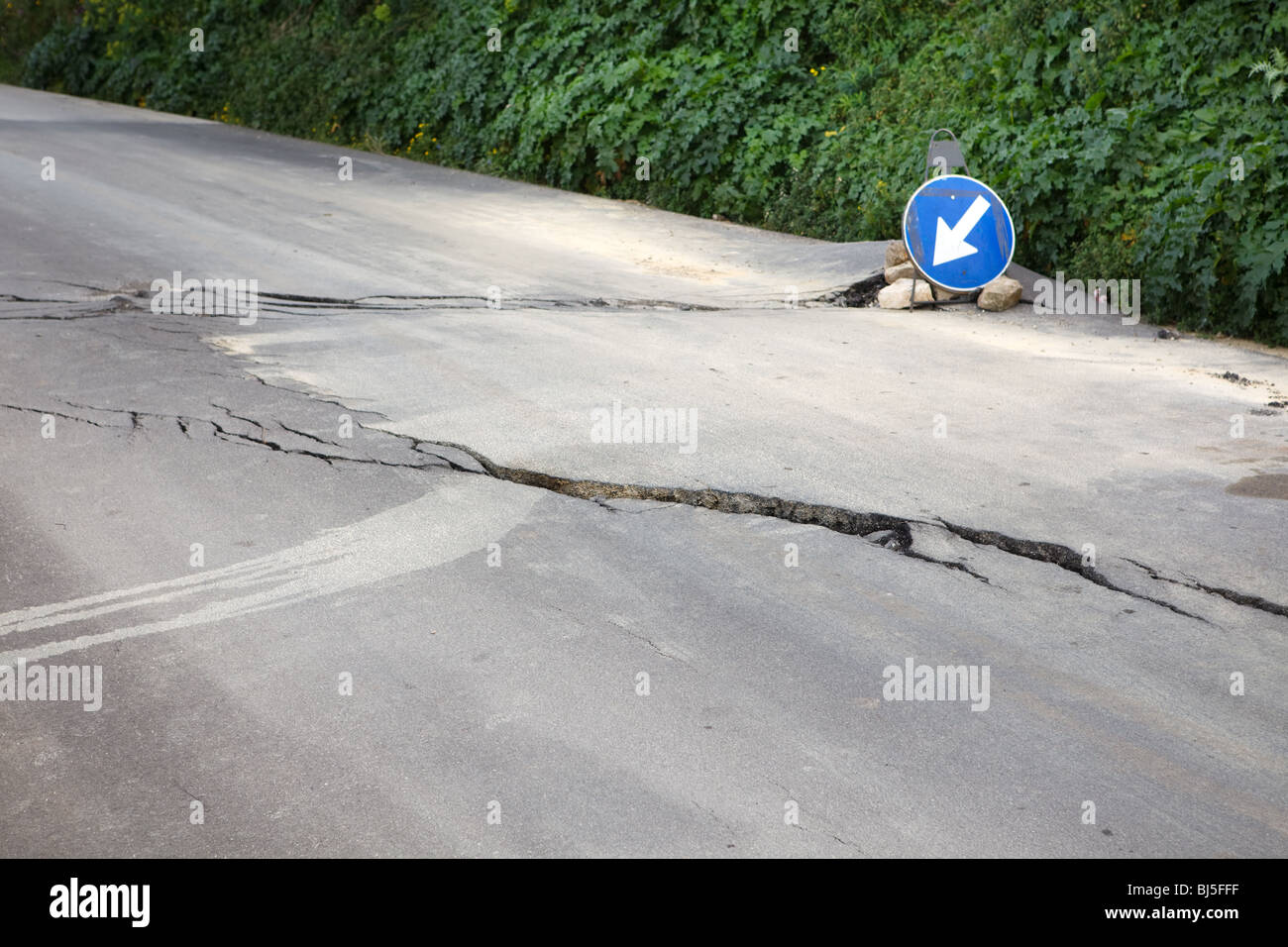 Earthquake damage hi-res stock photography and images - Alamy