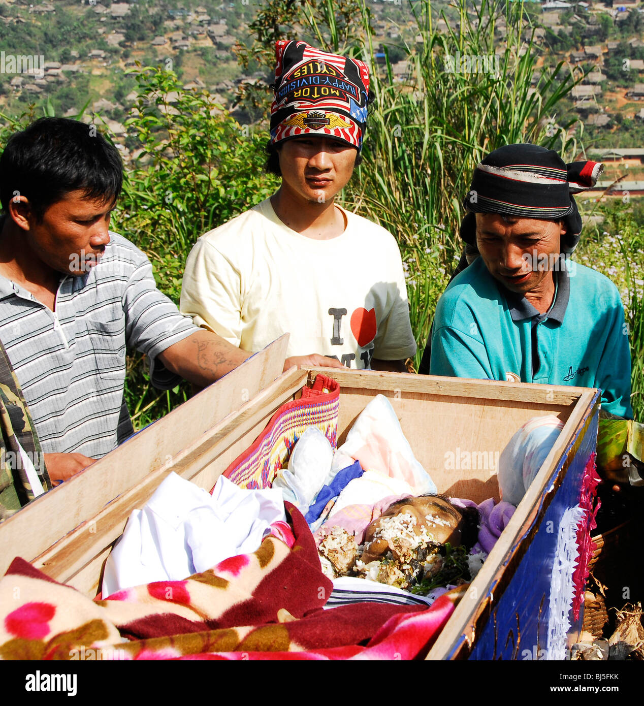 Fotografías De Funeral Con Ataúd Abierto