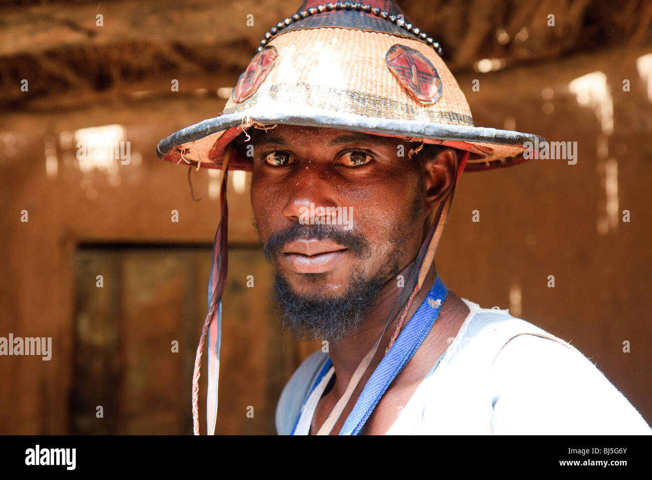 Africa Boni Mali Streets Younger Men Stock Photo - Alamy