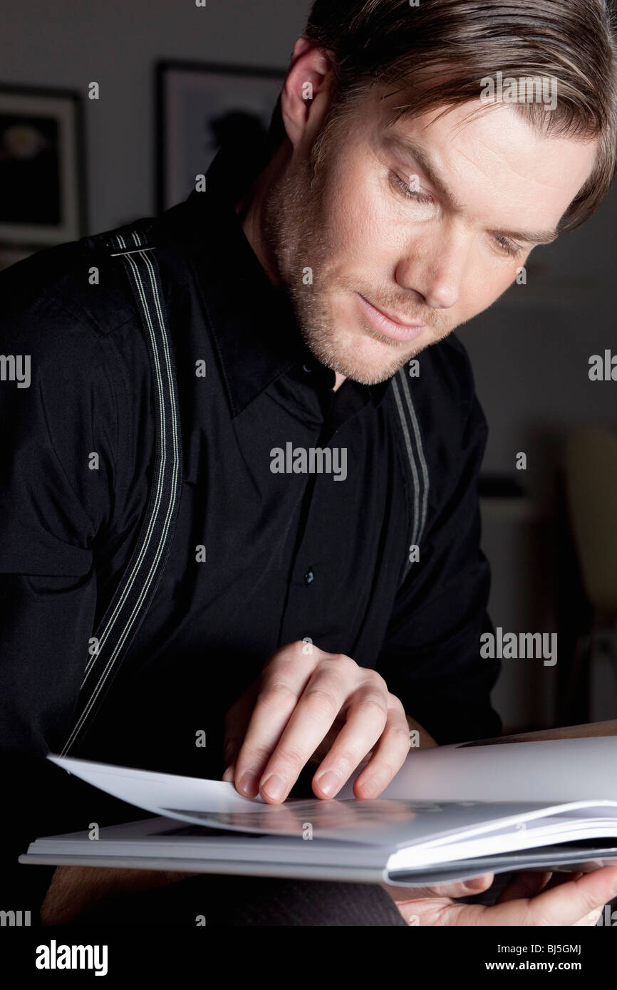man reading book Stock Photo - Alamy