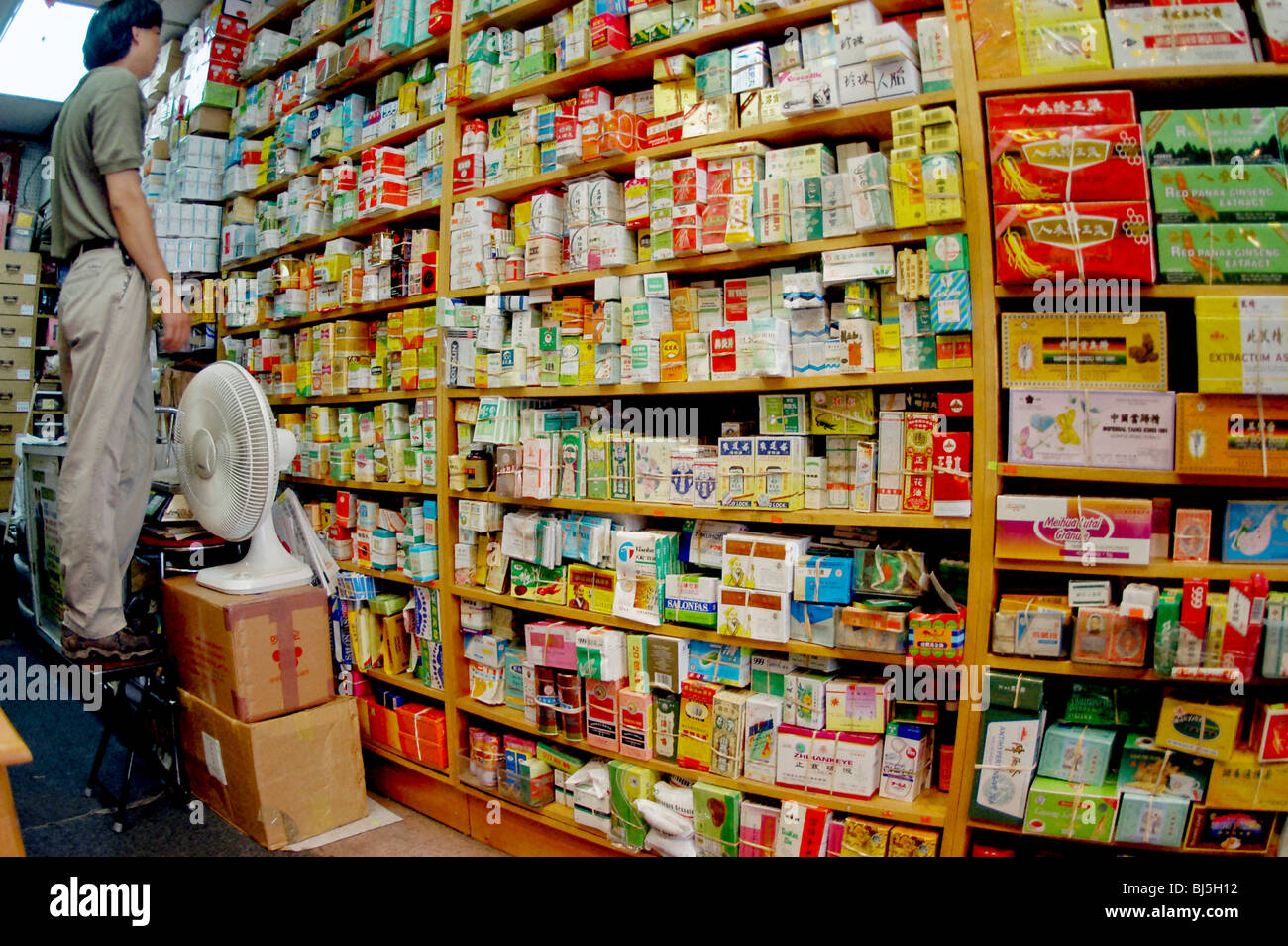 Chinese Medicine Shops High Resolution Stock Photography and Images - Alamy
