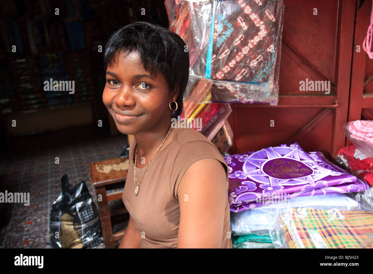 Nigeria women market hi-res stock photography and images - Alamy