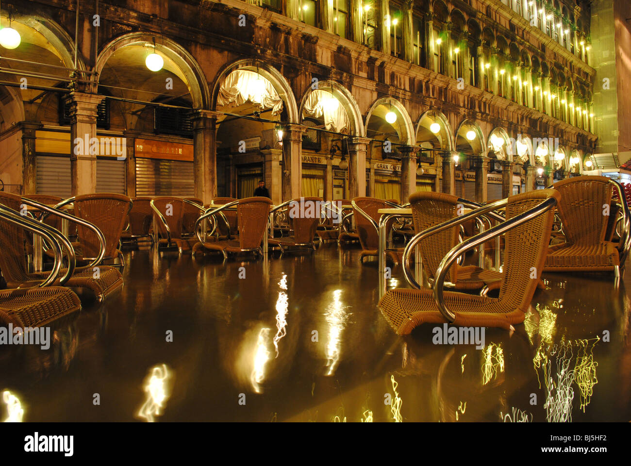 Cafe in flood hi-res stock photography and images - Alamy
