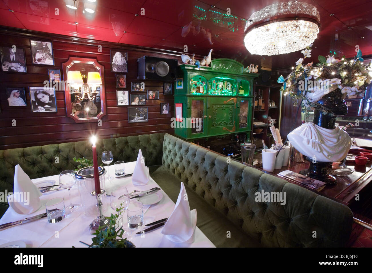 Fancy restaurant table hi-res stock photography and images - Alamy