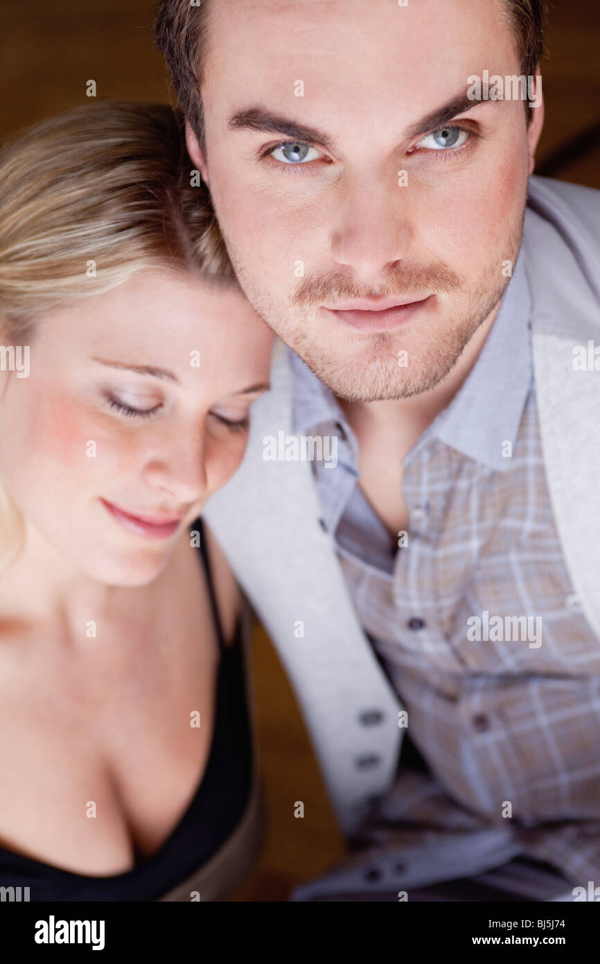 woman resting head on mans shoulder Stock Photo - Alamy