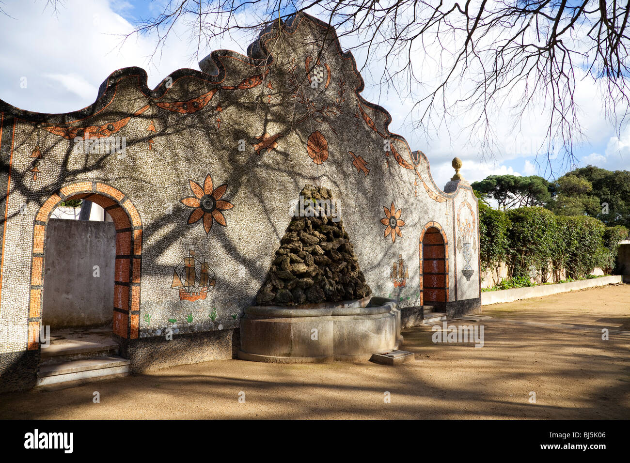 Fountain in Quinta da Fidalga (Fidalga Palace and Gardens). Seixal ...