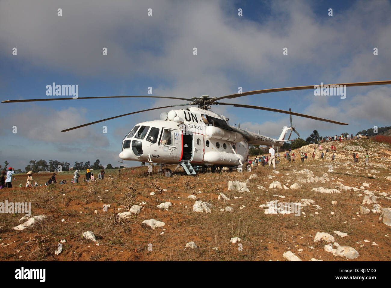 UNHAS food drop for WFP in rural Haiti following the earthquake of ...