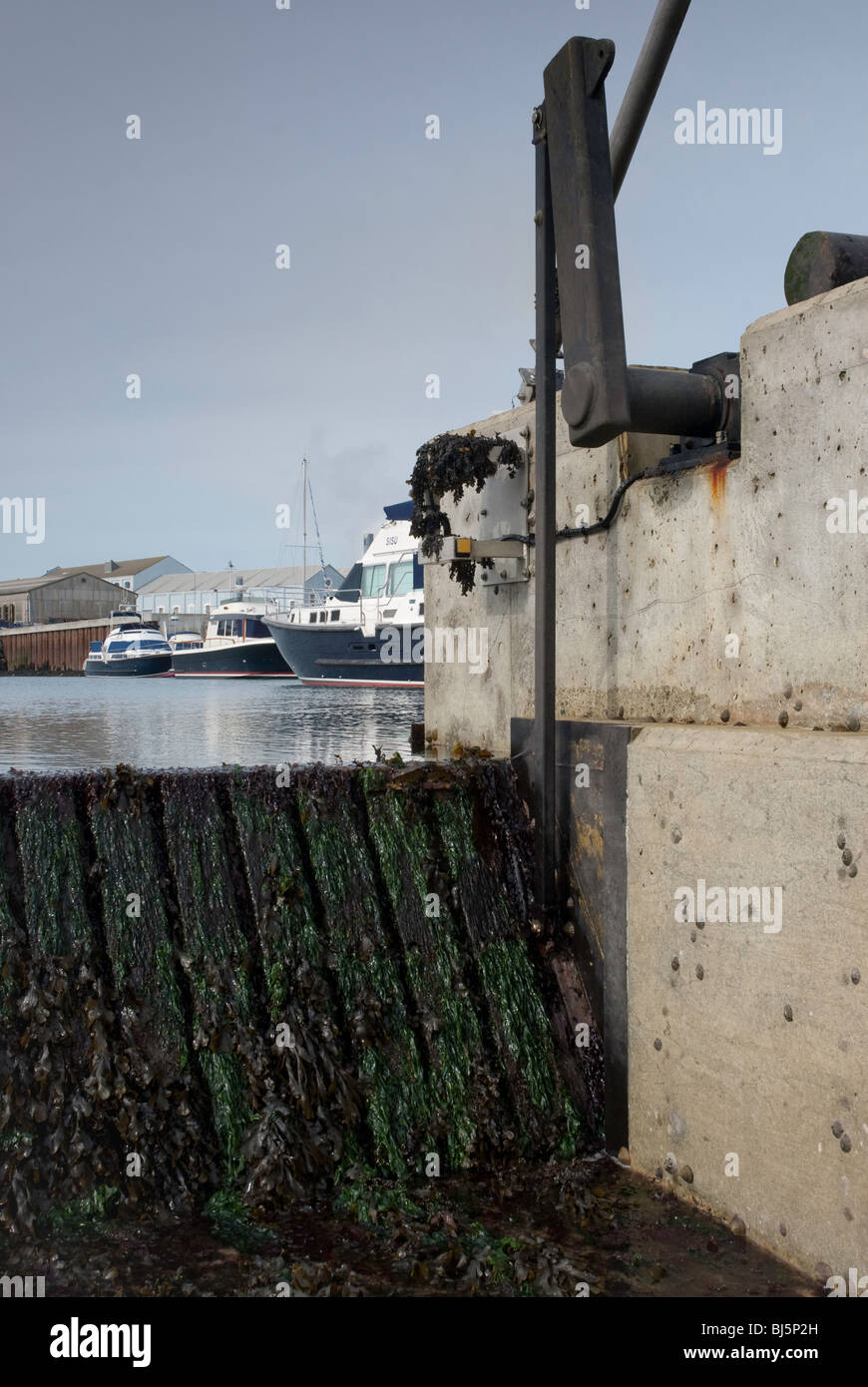 Marina gate mechanism hi-res stock photography and images - Alamy
