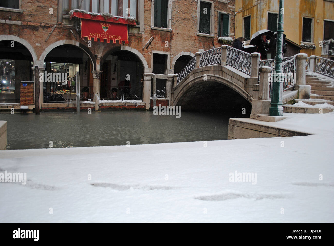 Canal, bridge and footprints in the snow, Venice, Italy Stock Photo - Alamy