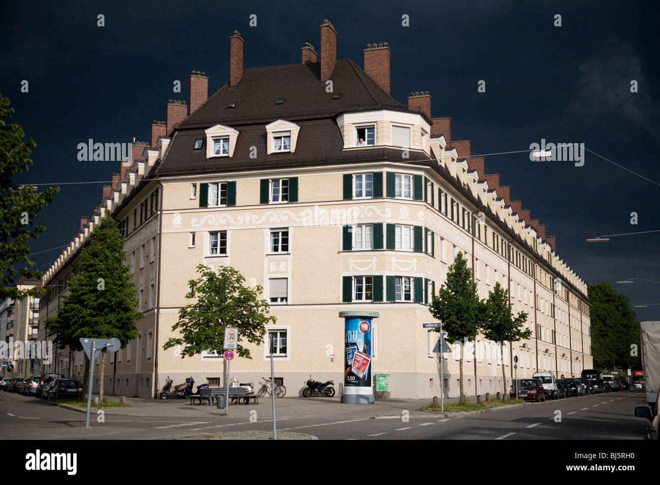 Classic bavarian building in Munich, Germany Stock Photo - Alamy