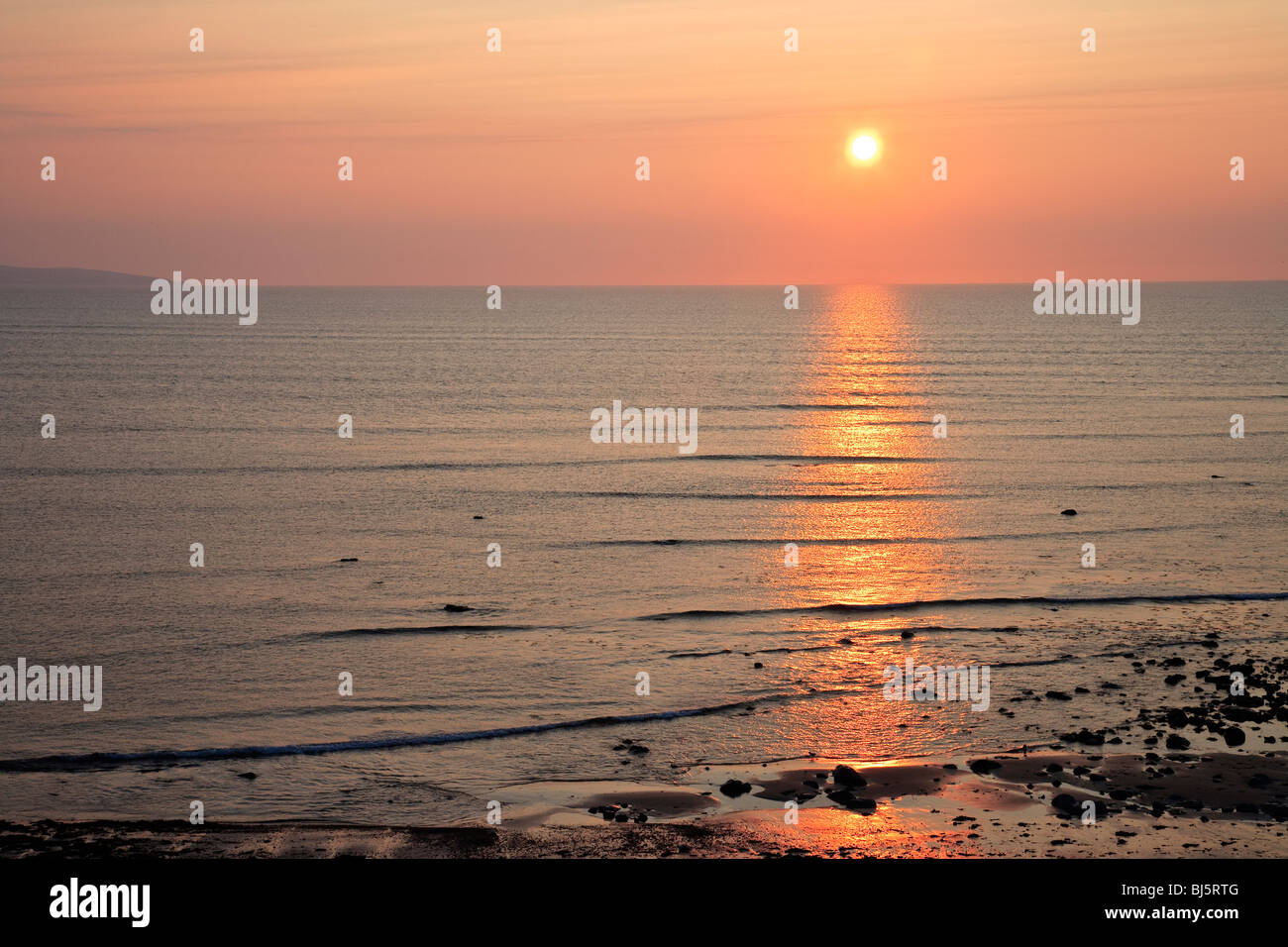 Beach sunset ireland hi-res stock photography and images - Alamy