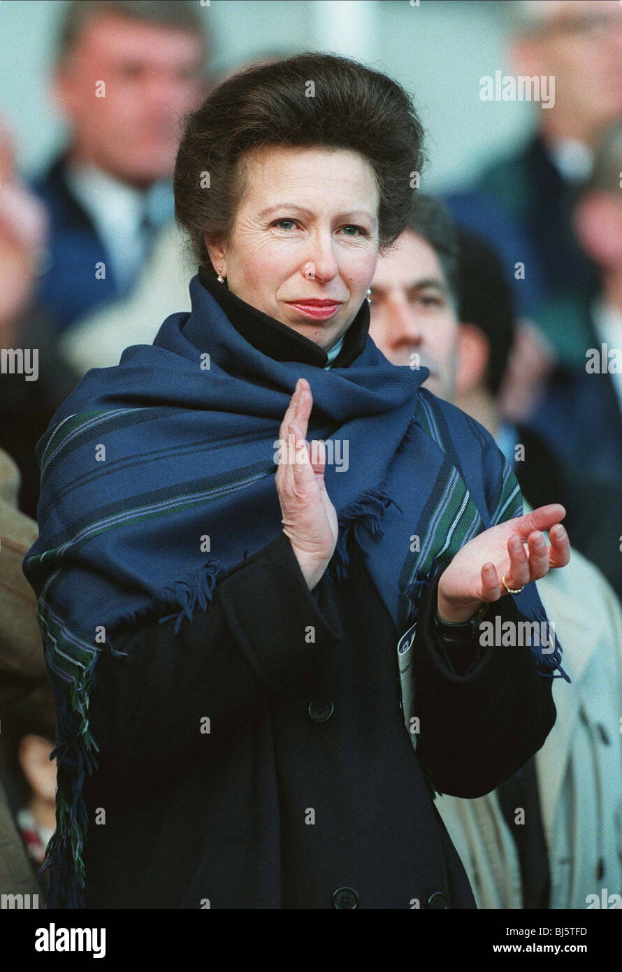 PRINCESS ANNE APPLAUD'S THE SCOTTISH TEAM VICTORY 18 February 1995 ...