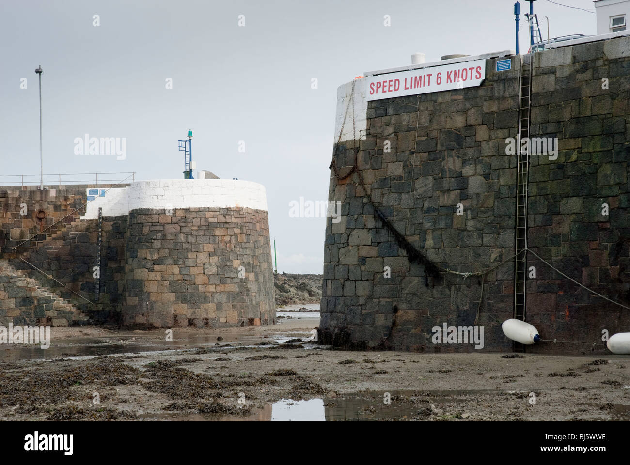 Harbour mouth on low spring tide, showing tidal range Stock Photo - Alamy