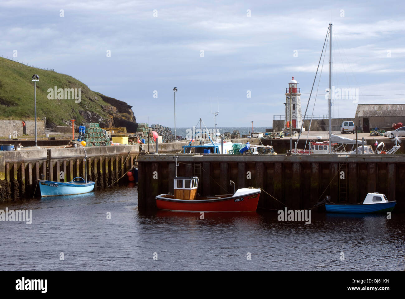 Lybster harbour lighthouse hi-res stock photography and images - Alamy