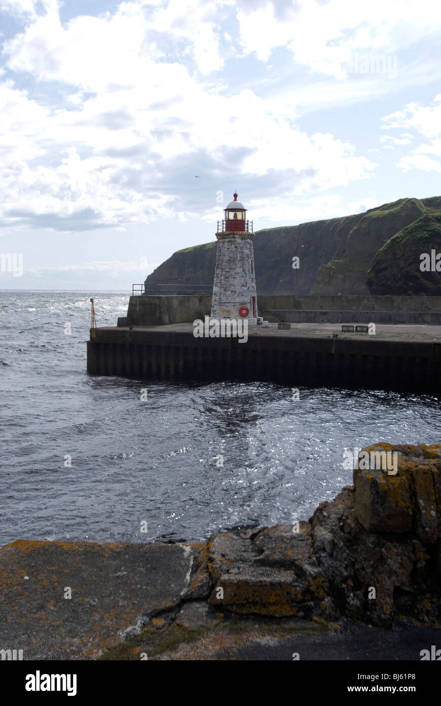 Lybster harbour lighthouse hi-res stock photography and images - Alamy