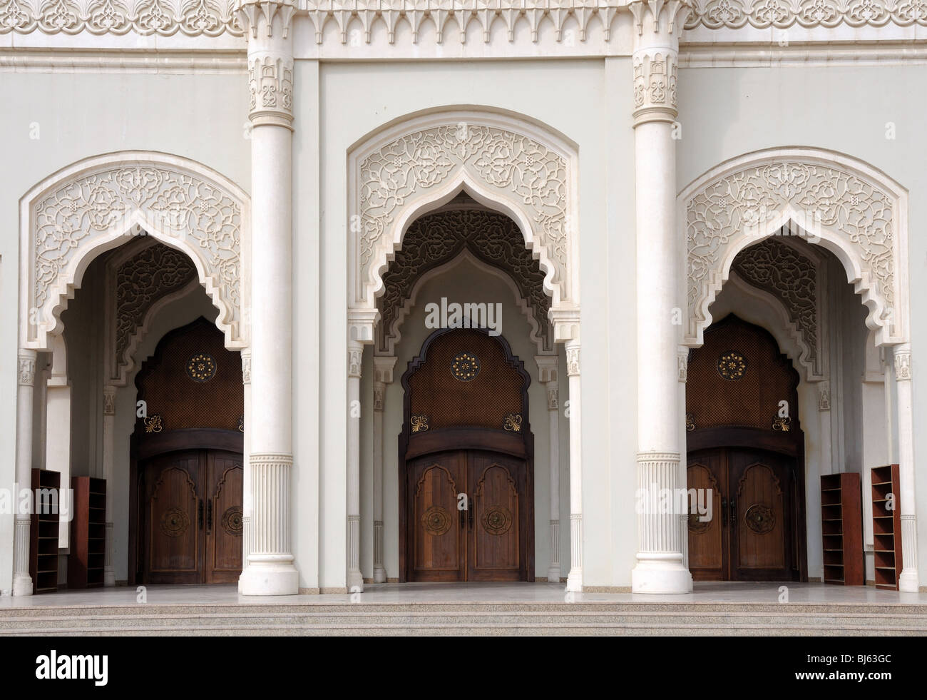 Mosque gate door entrance hi-res stock photography and images - Alamy