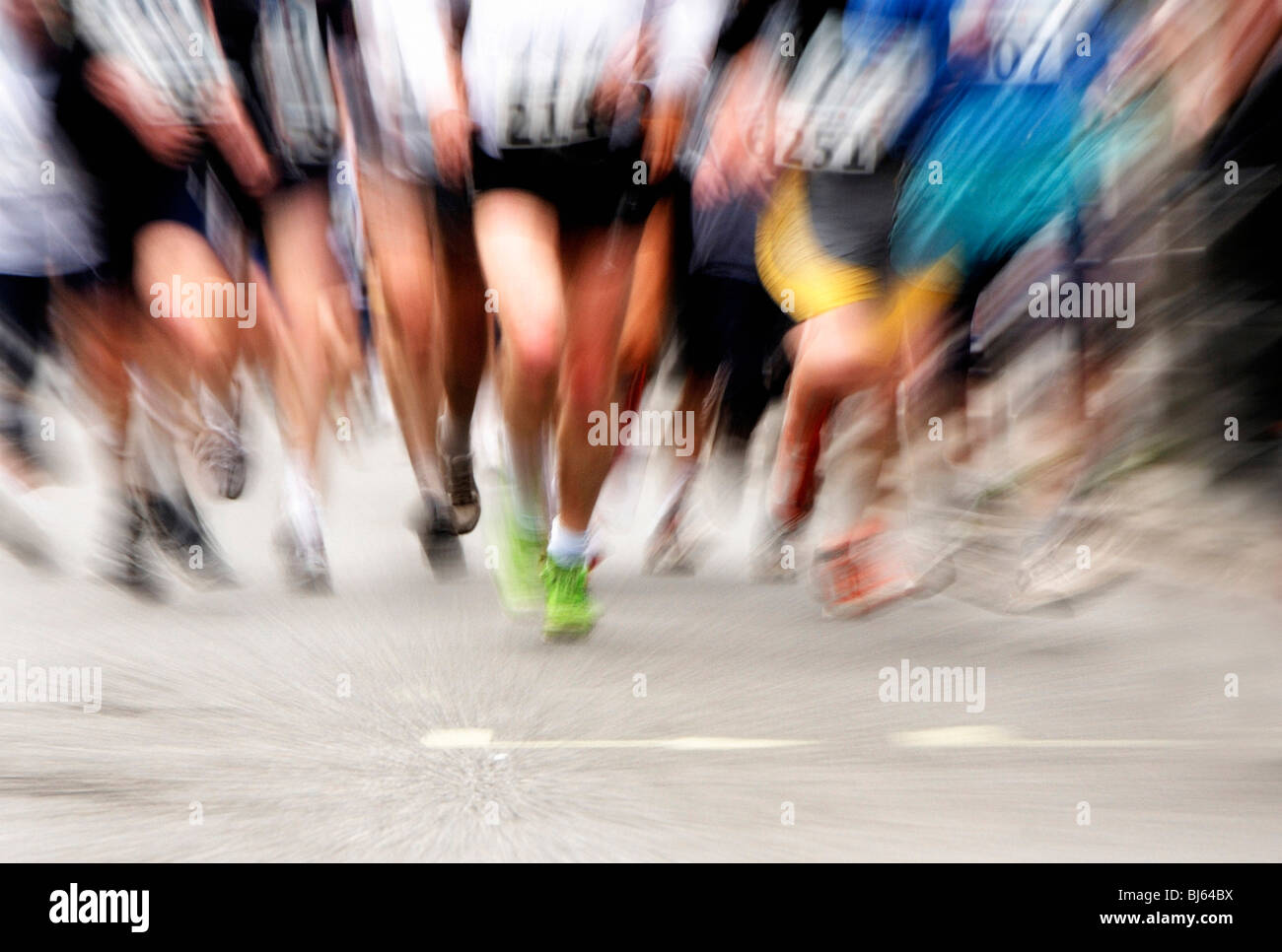 marathon runners legs - zoom panning effect Stock Photo - Alamy