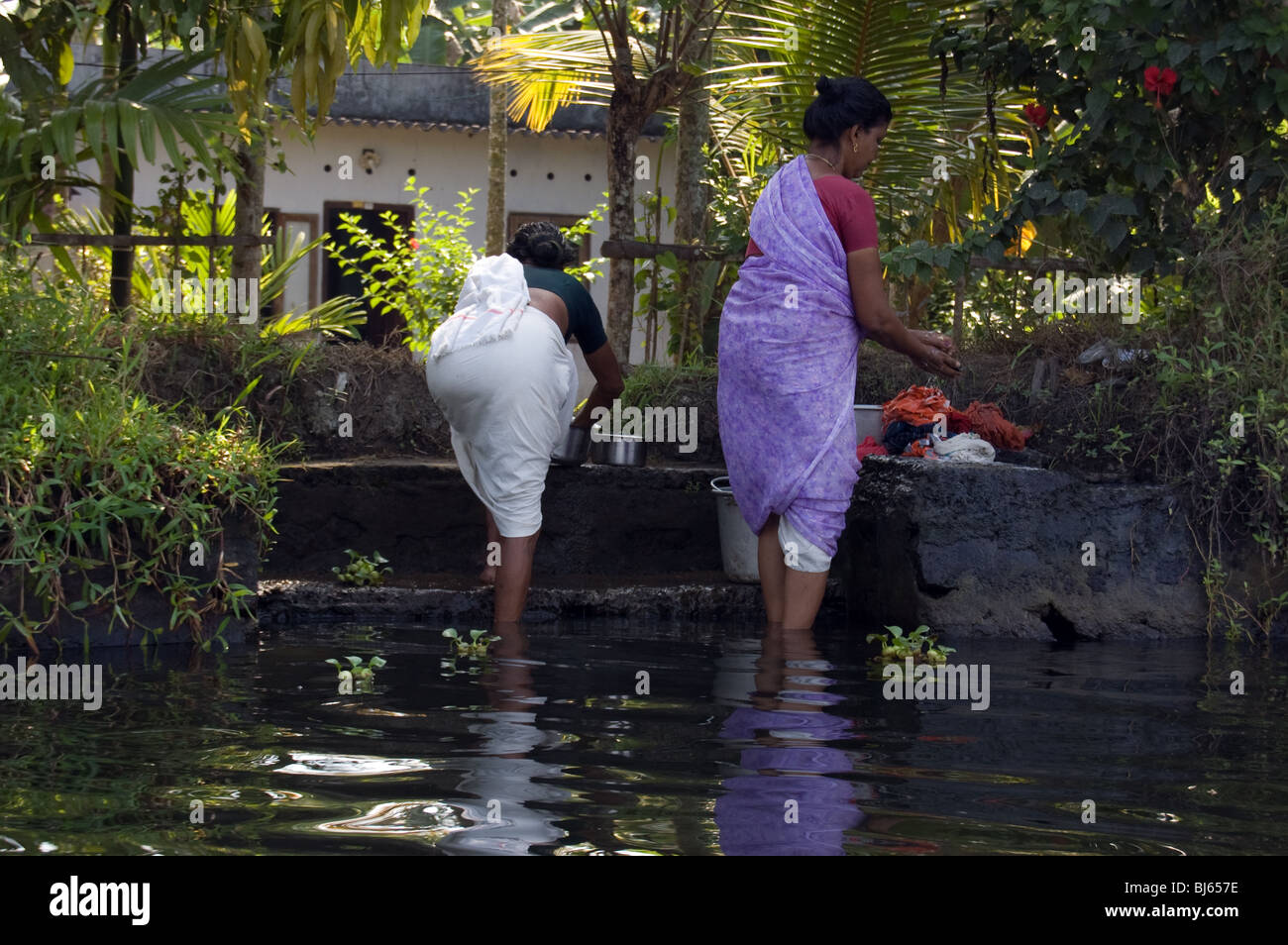 Indian women washing clothes in the Kerala backwaters Stock Photo - Alamy
