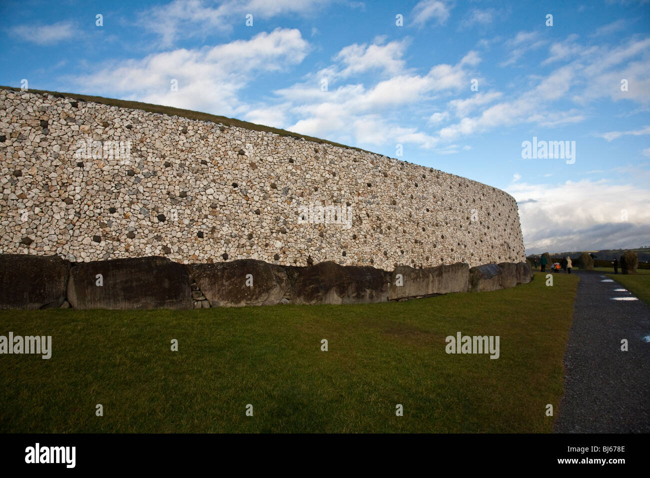 Newgrange ireland hi-res stock photography and images - Alamy