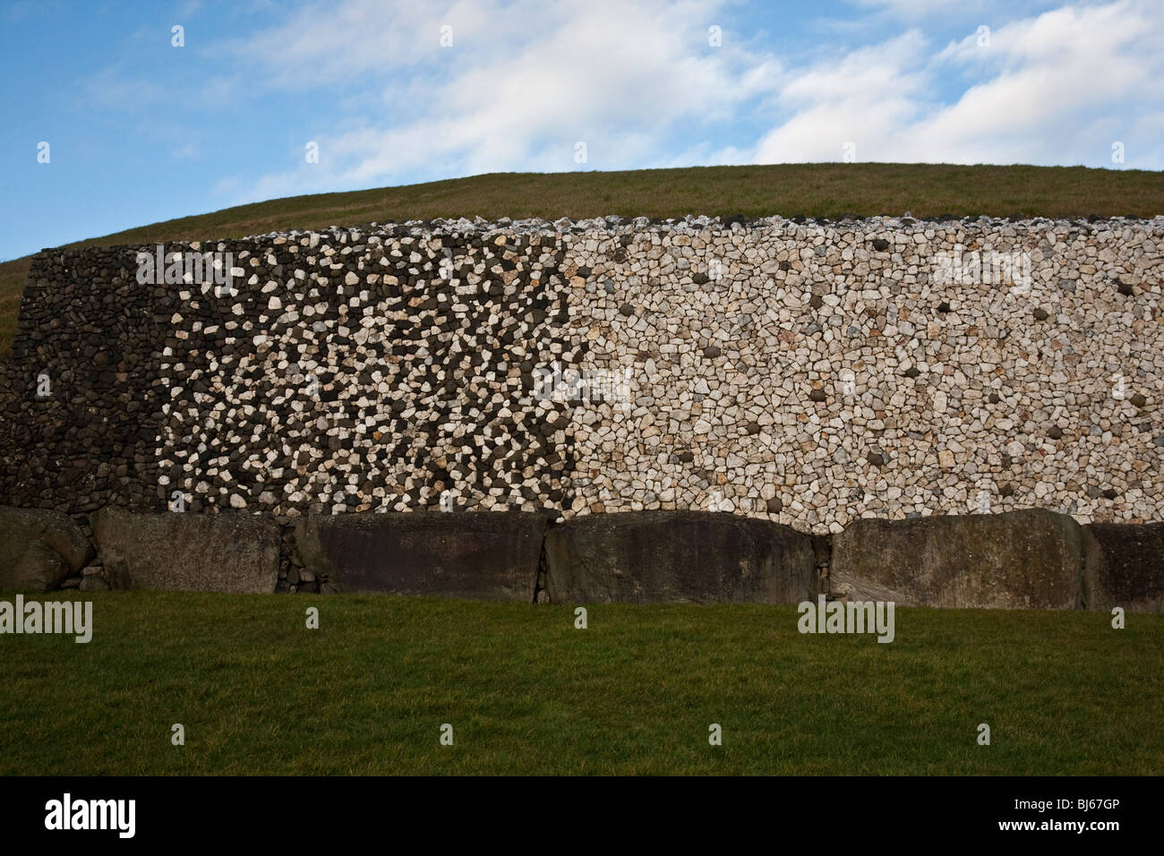 Neolithic house ireland hi-res stock photography and images - Alamy