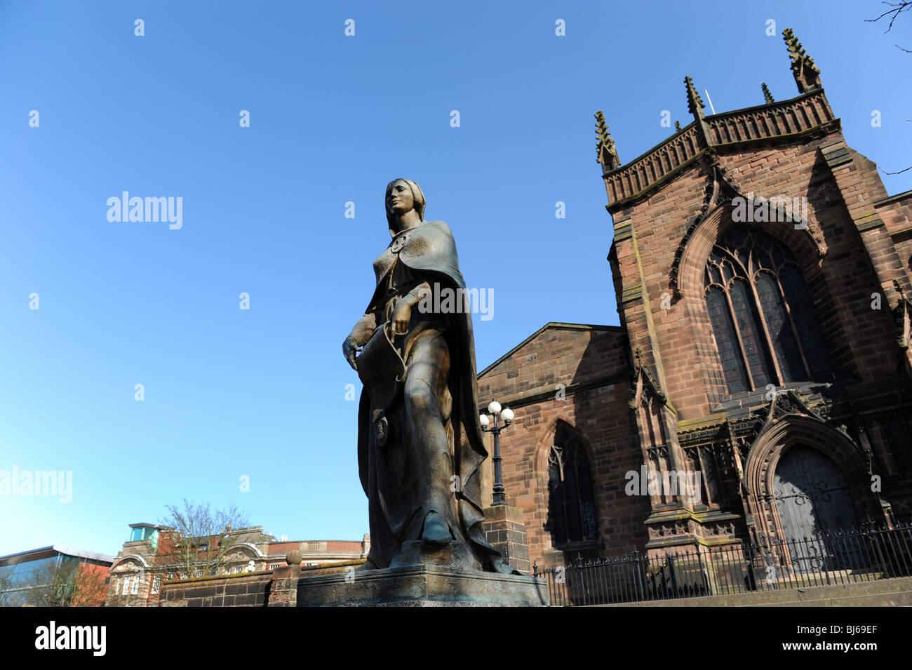 Statue of Lady Wulfruna in Wolverhampton England Uk Stock Photo - Alamy