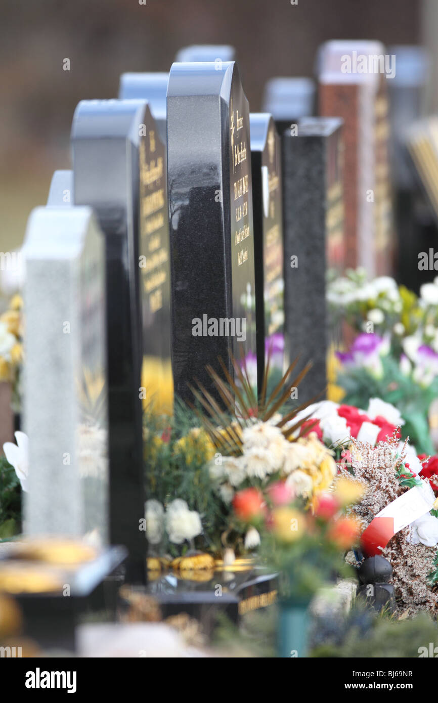 Cemetery headstones hi-res stock photography and images - Alamy