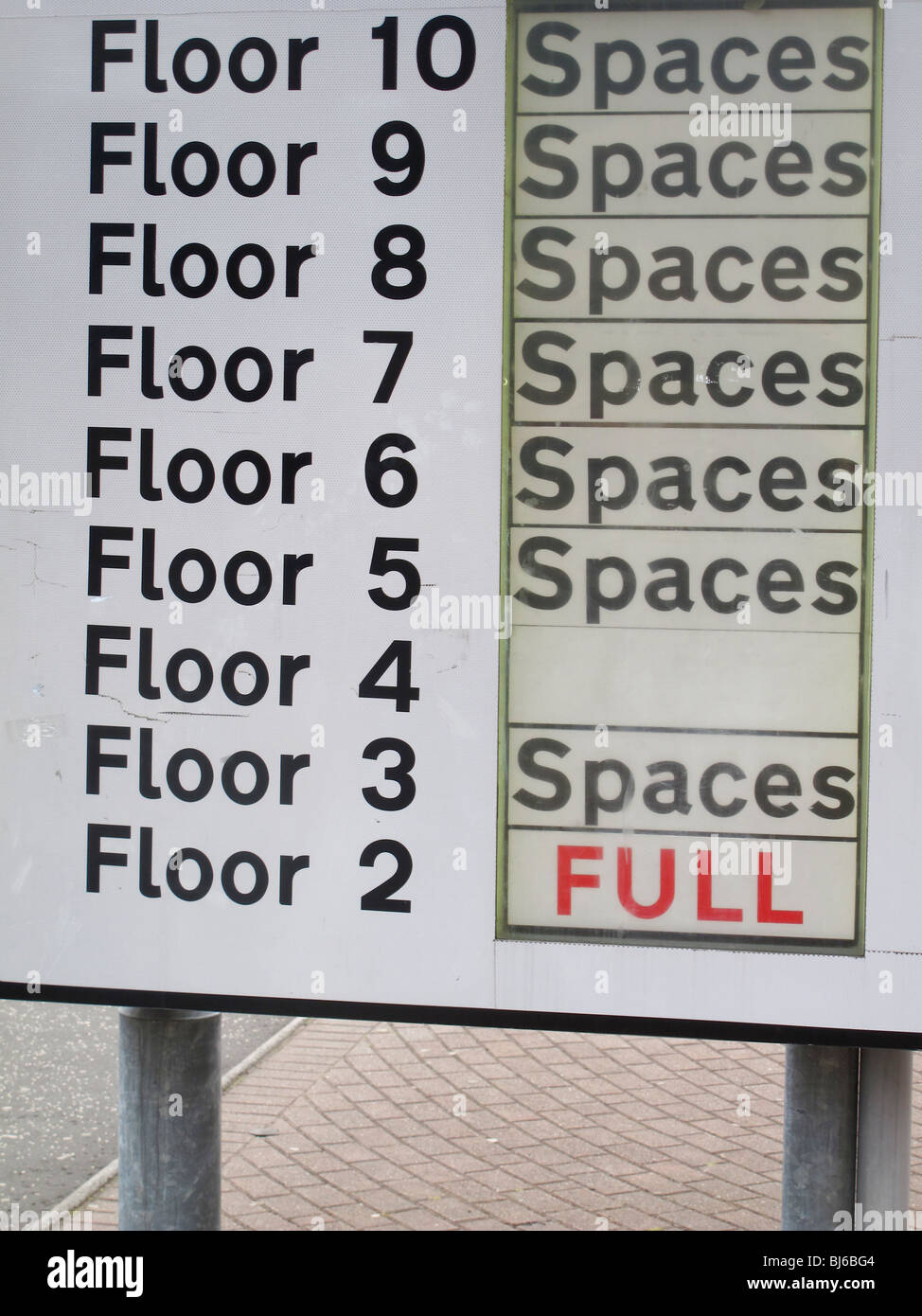 Car park space indicator sign Stock Photo - Alamy