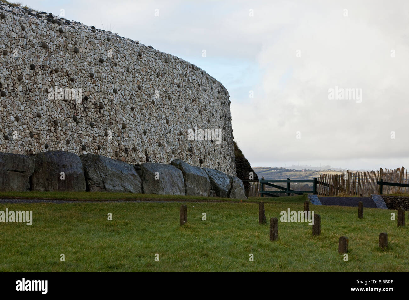 Newgrange stone hi-res stock photography and images - Alamy