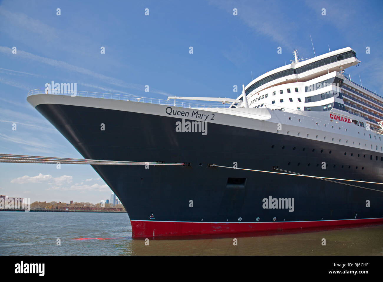 Queen mary ship bow hi-res stock photography and images - Alamy