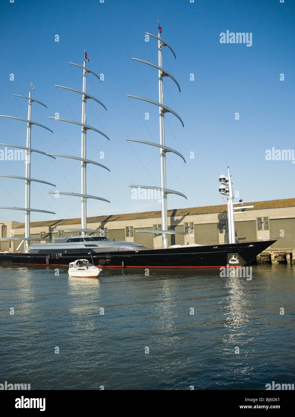 Three masted sailing ships hi-res stock photography and images - Alamy