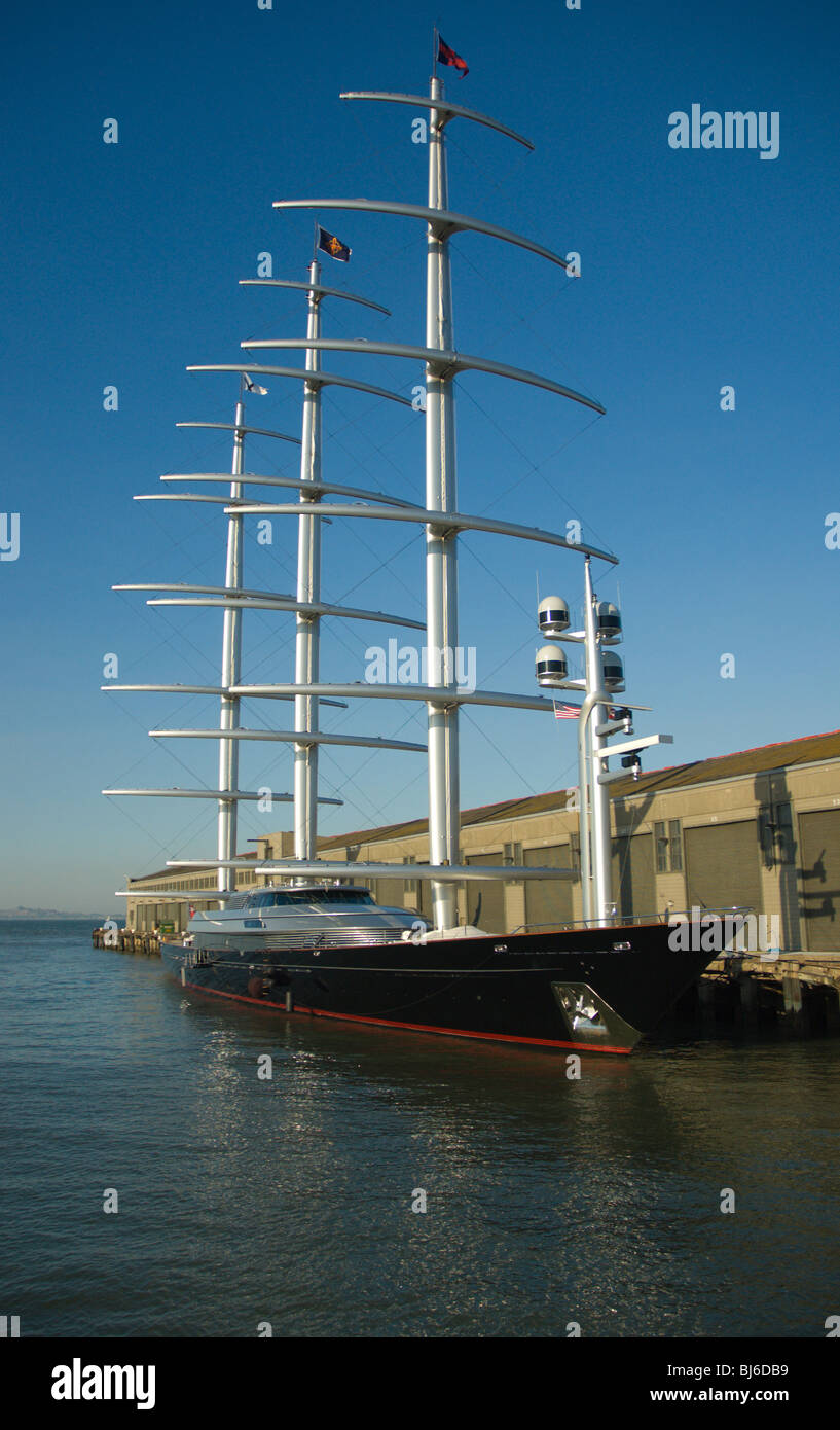 Three masted ships hi-res stock photography and images - Alamy