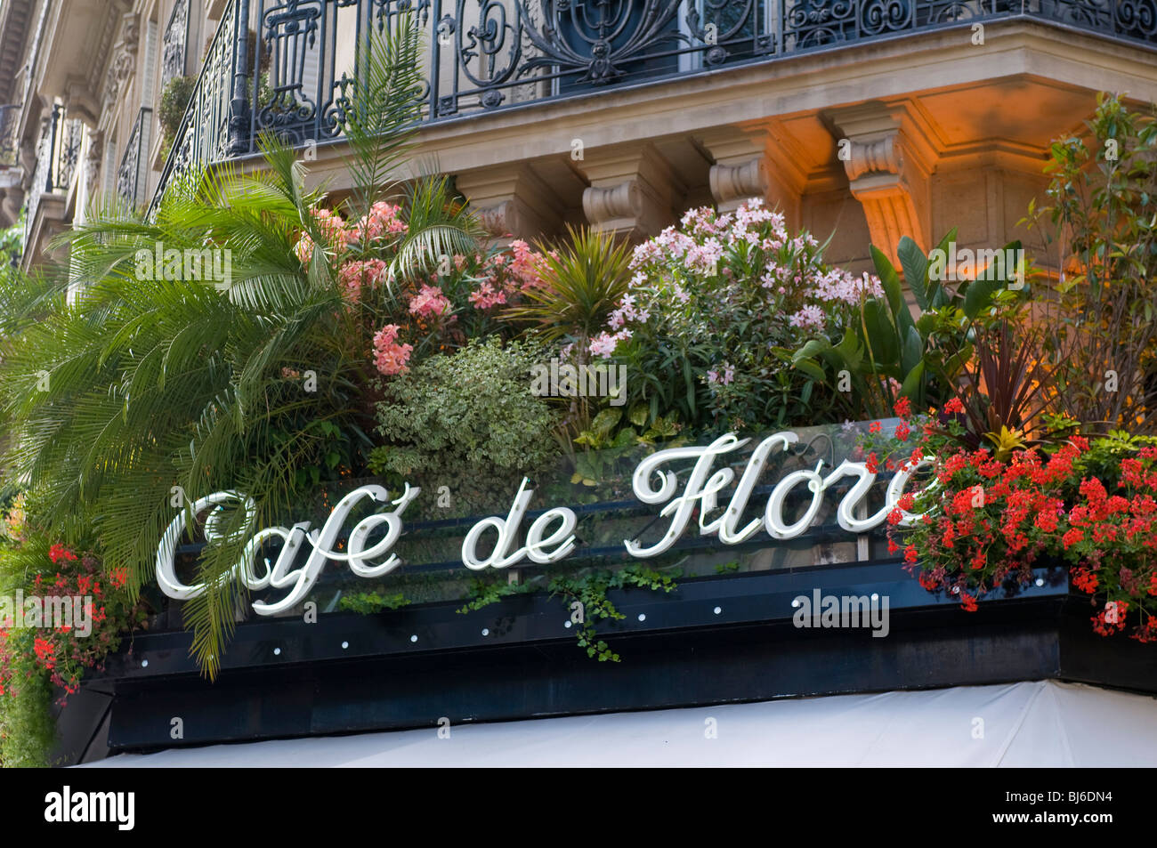 Cafe de flore hi-res stock photography and images - Alamy
