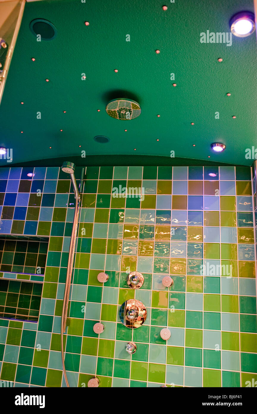 Shower head display hi-res stock photography and images - Alamy