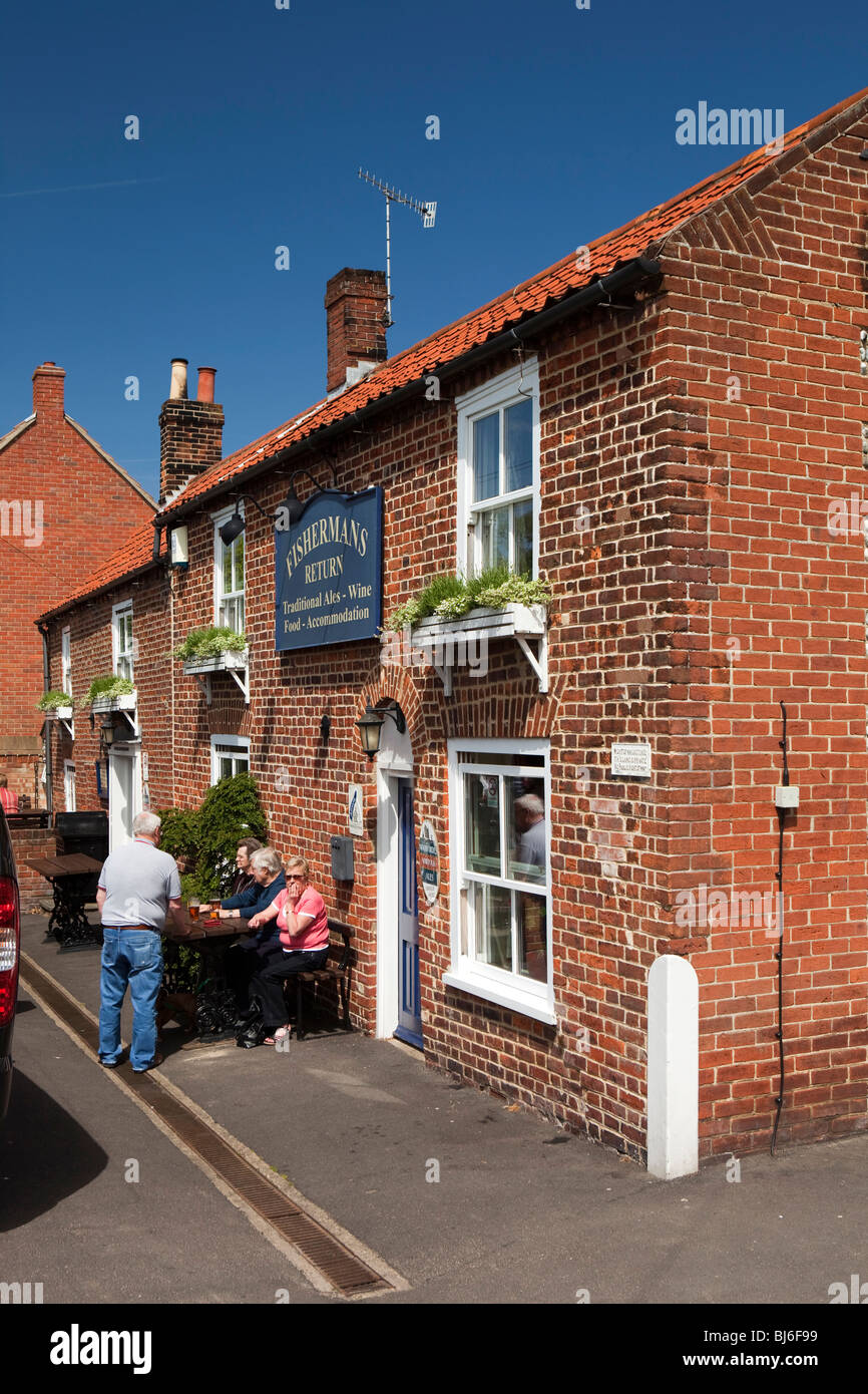 Old historic british coastal public house hi-res stock photography and ...