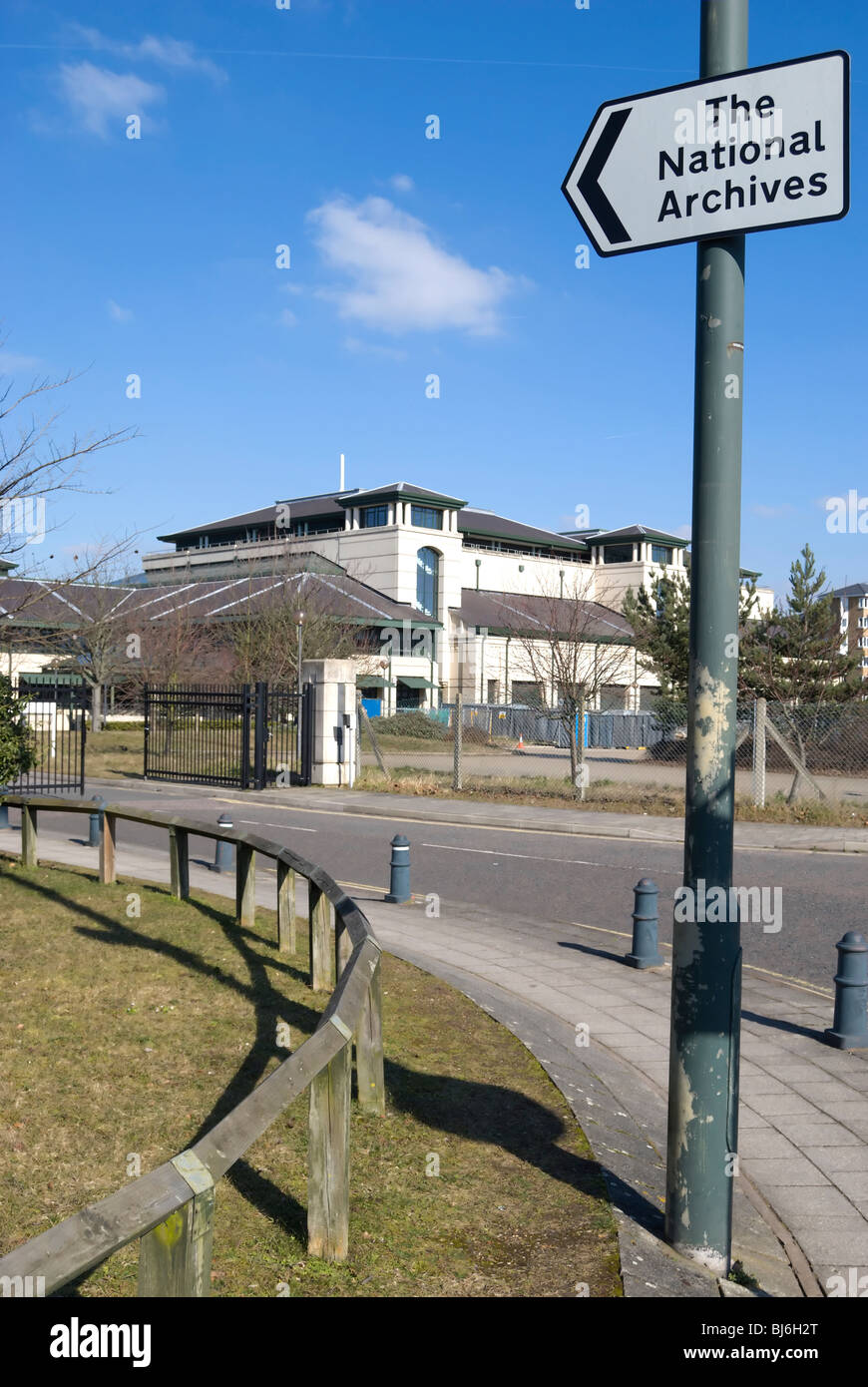 left pointing sign for the national archives, in kew, surrey, england ...