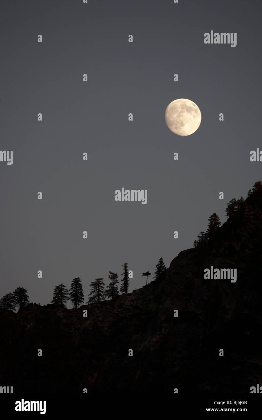 Moonrise in the mountain, Yosemite National Park in California, USA ...