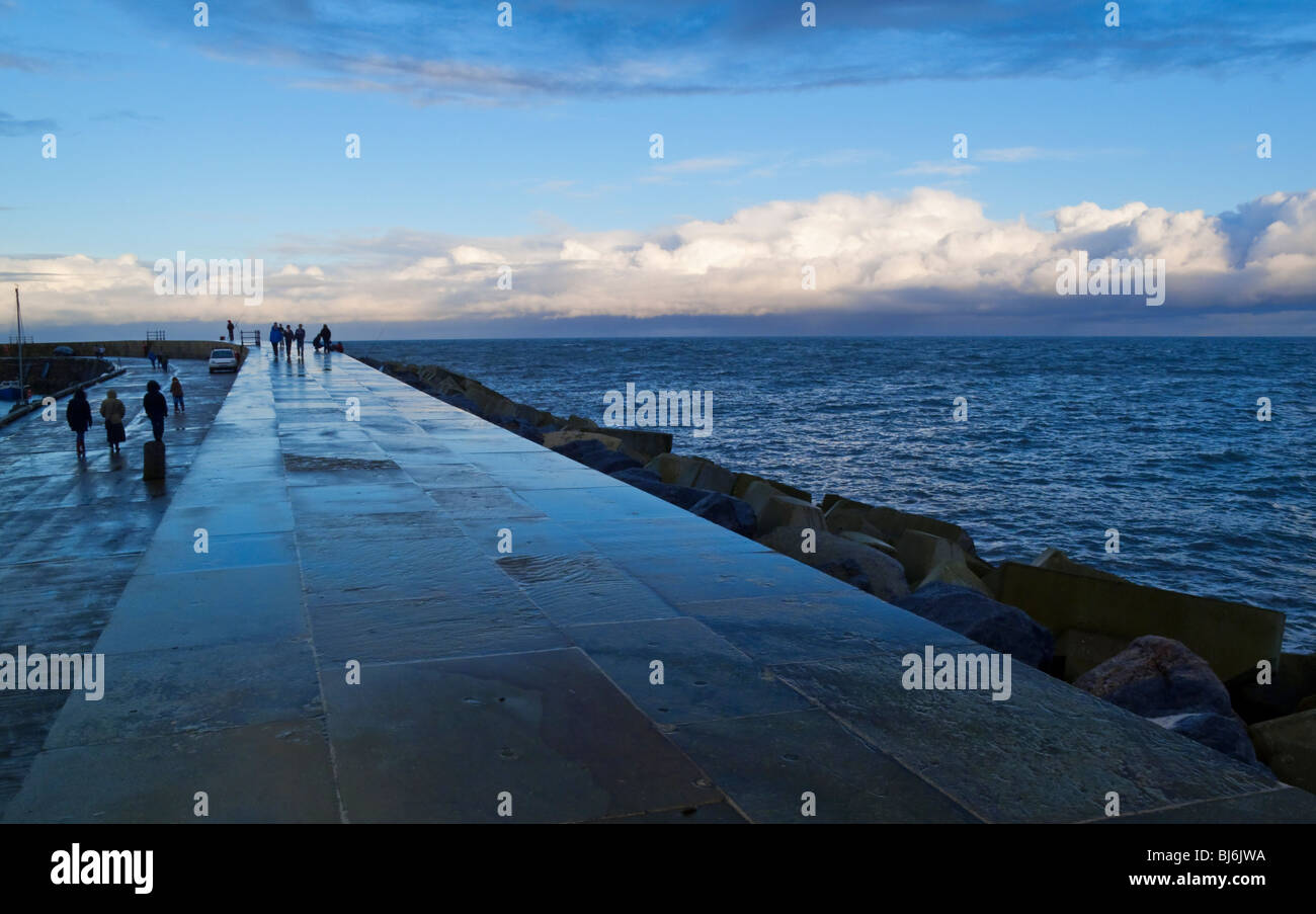 Scarborough south bay beach promenade hi-res stock photography and ...