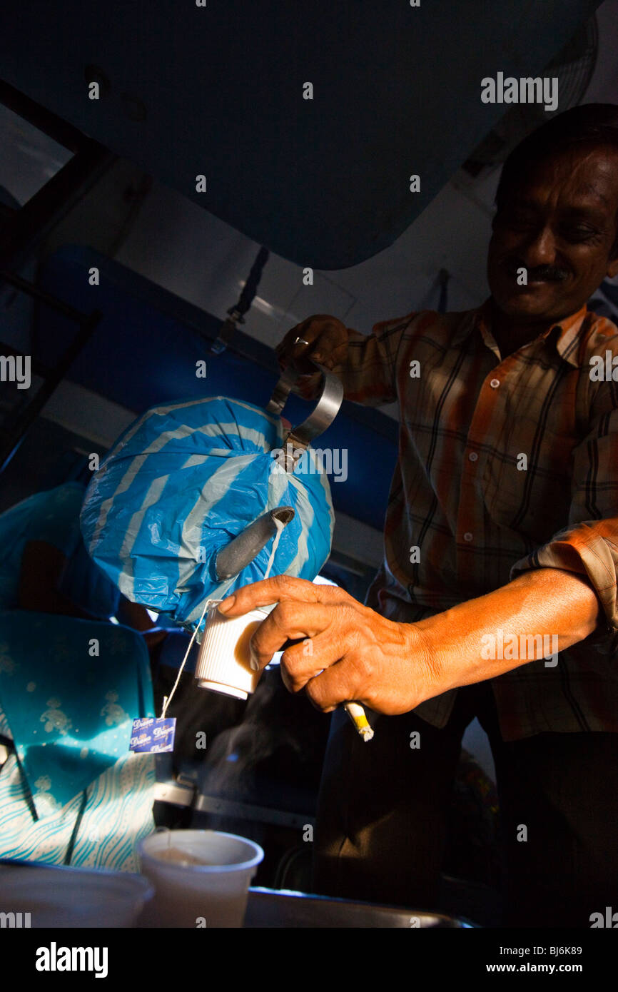 India chai train hi-res stock photography and images - Alamy