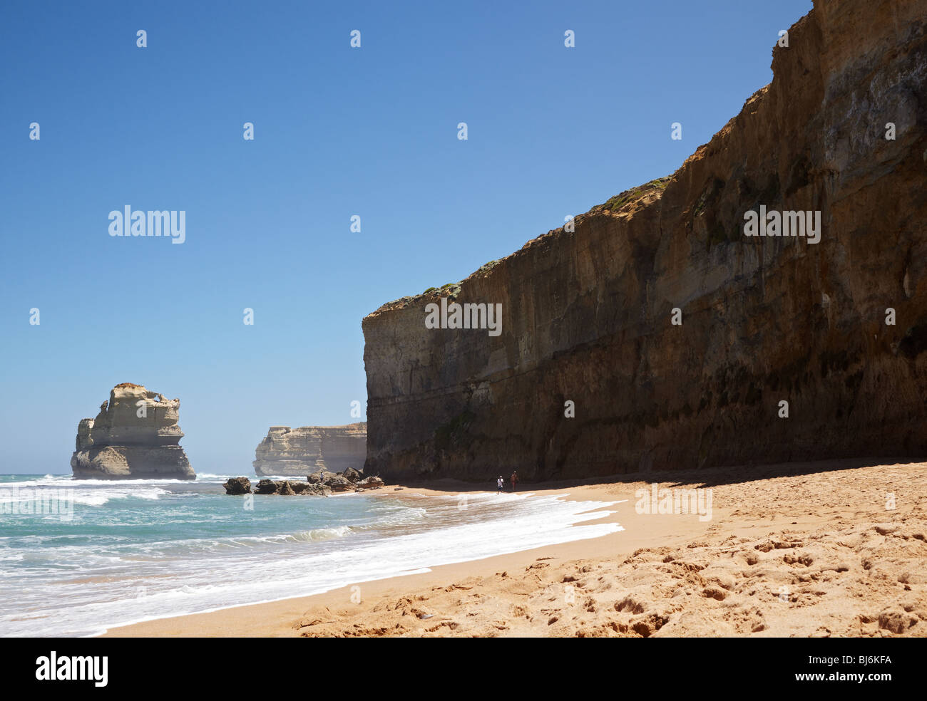 One of the twelve Apostles seen from the beach at Gibson Steps, Port ...