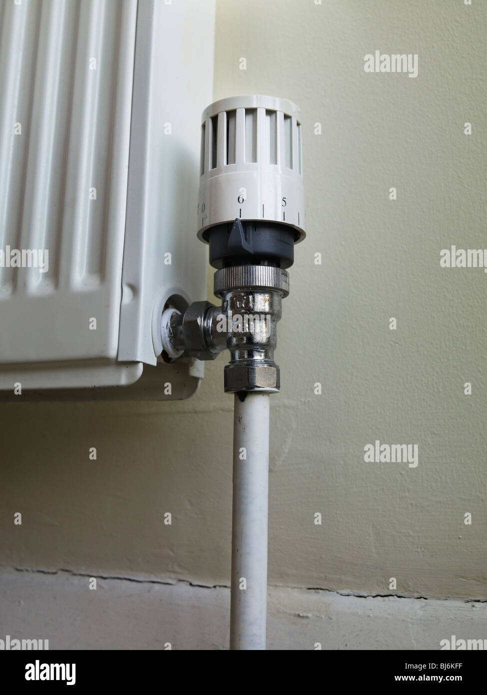radiator thermostat set at 6 Stock Photo - Alamy