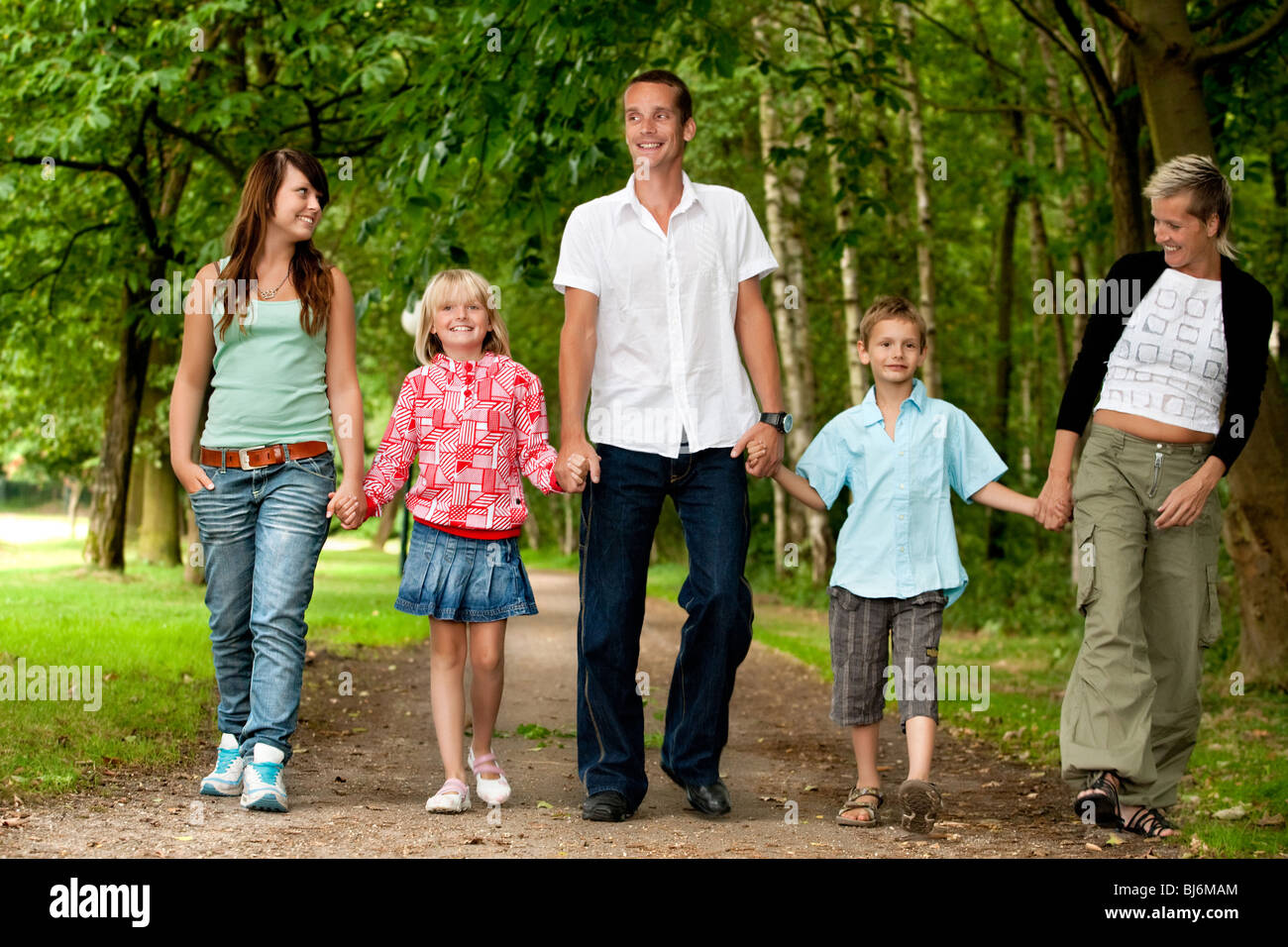 Big familys day out ion the park Stock Photo - Alamy