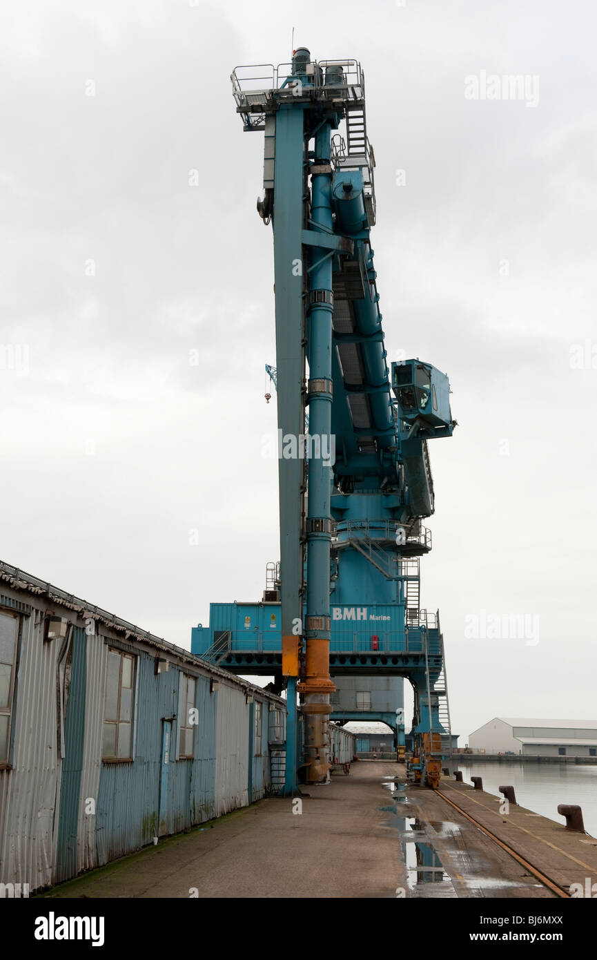 Equipment for unloading bulk grain from ships hold at grain terminal ...